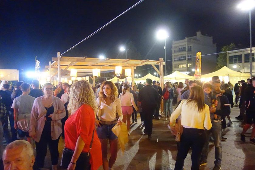 Πλήθος κόσμου και ιδιαίτερες γεύσεις συνέθεσαν το 2ο Street Food ...